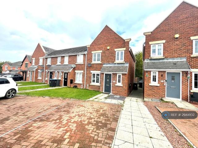 3 bedroom end of terrace house to rent