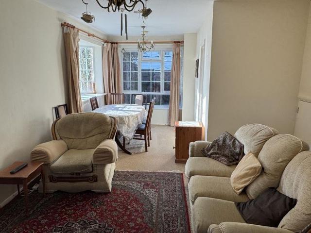 3 bedroom end of terrace house to rent