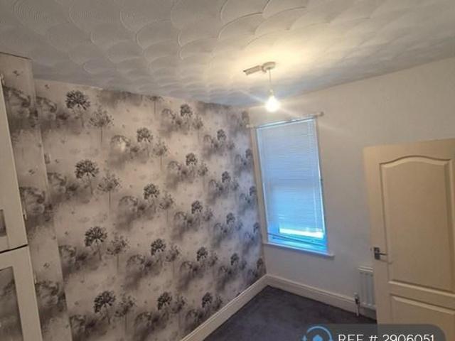 3 bedroom end of terrace house to rent