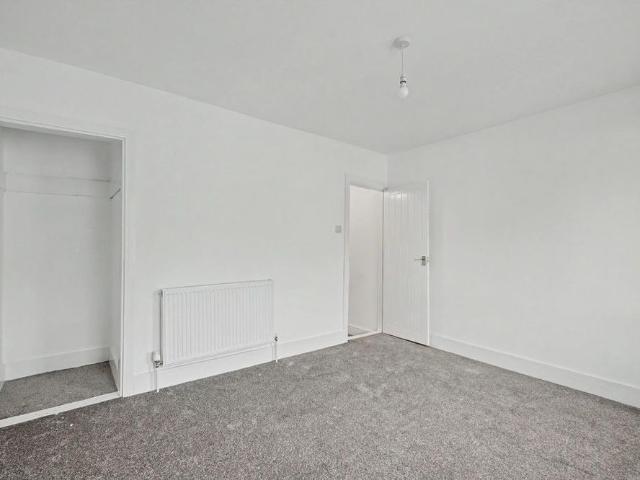 3 bedroom end of terrace house to rent