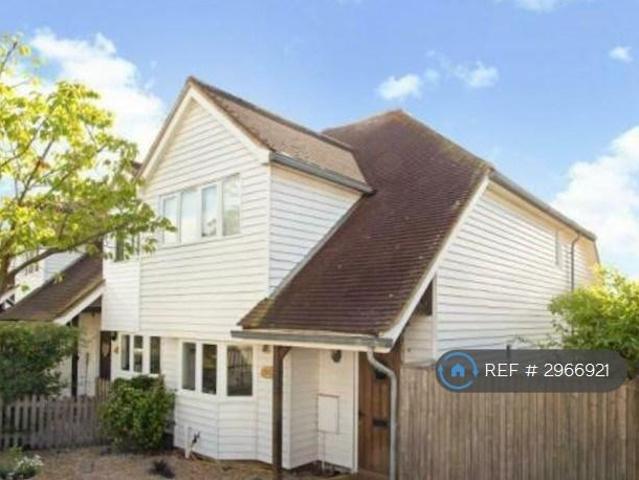 3 bedroom end of terrace house to rent