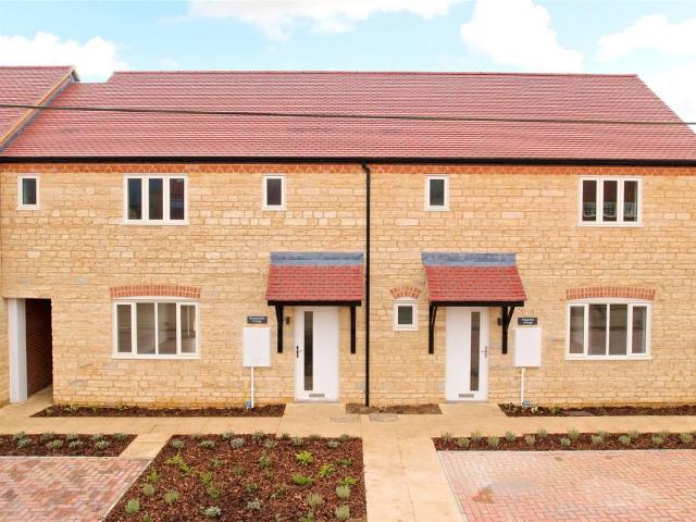 3 bedroom end of terrace house to rent
