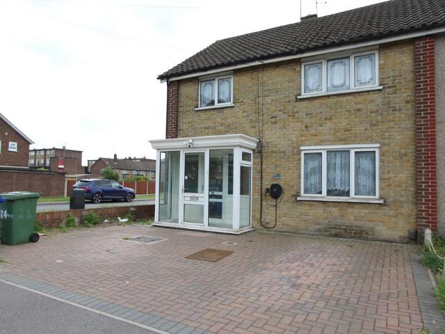 3 bedroom end of terrace house to rent