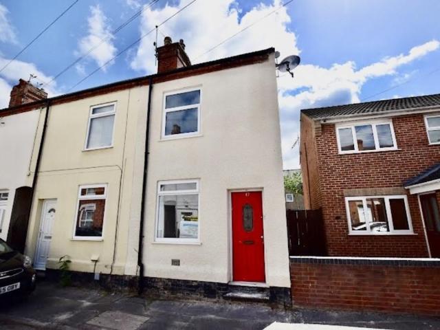 2 bedroom end of terrace house to rent