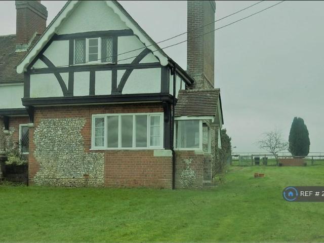 3 bedroom end of terrace house to rent