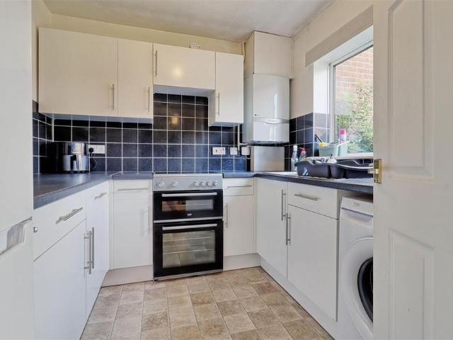 3 bedroom end of terrace house to rent