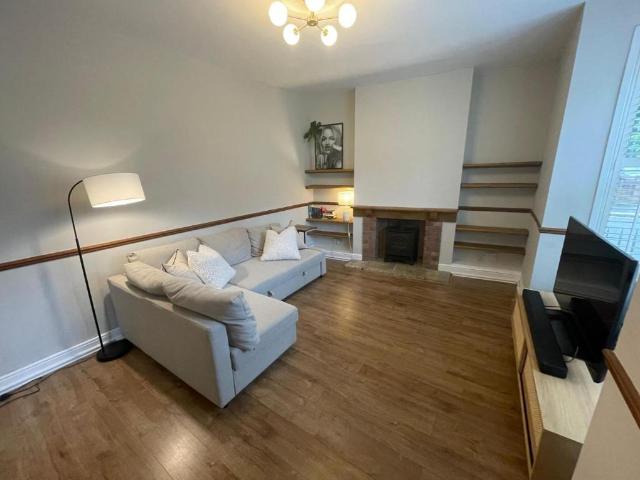 3 bedroom end of terrace house to rent