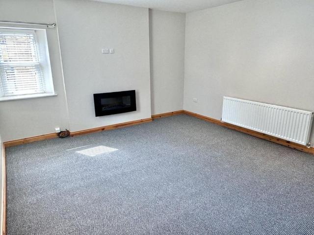 3 bedroom end of terrace house to rent