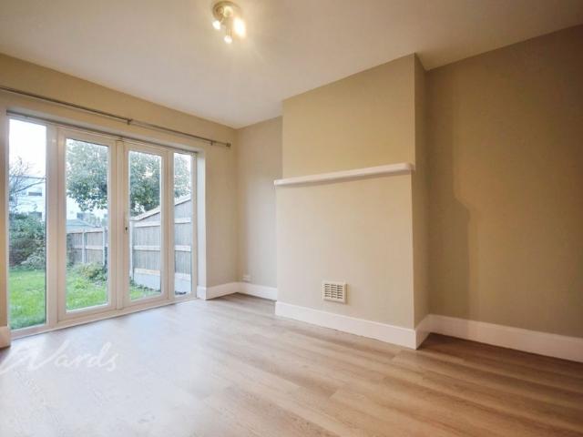 3 bedroom end of terrace house to rent