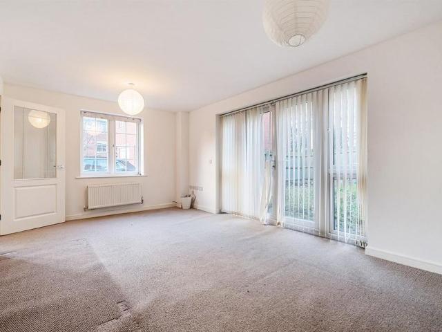 3 bedroom end of terrace house to rent