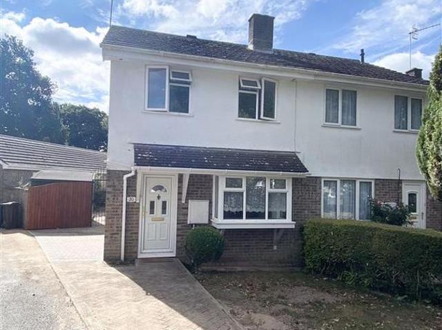 3 bedroom end of terrace house to rent