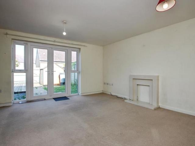 3 bedroom end of terrace house to rent