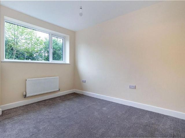 3 bedroom end of terrace house to rent