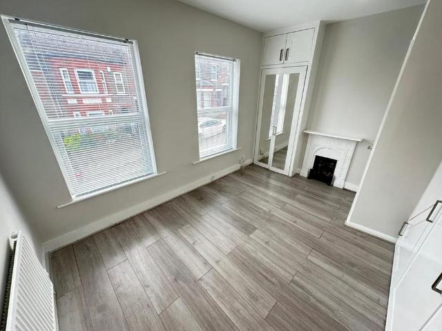 3 bedroom end of terrace house to rent