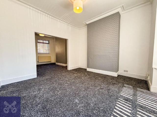 3 bedroom end of terrace house to rent