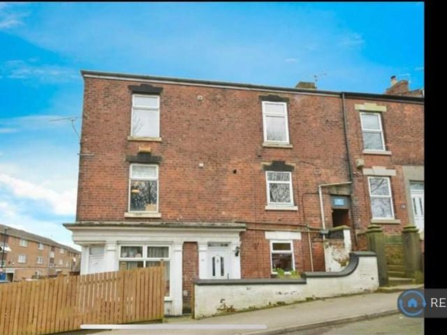 3 bedroom end of terrace house to rent