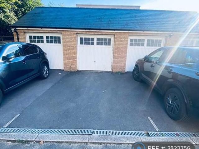 3 bedroom end of terrace house to rent