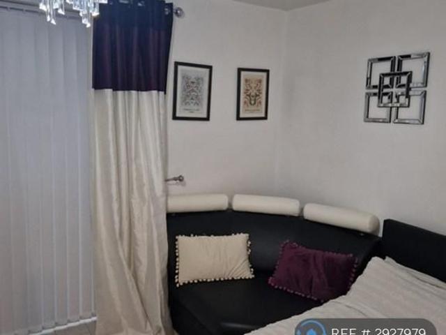 1 bedroom in a house share to rent
