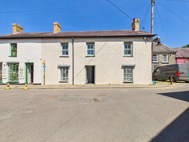3 bedroom end of terrace house to rent