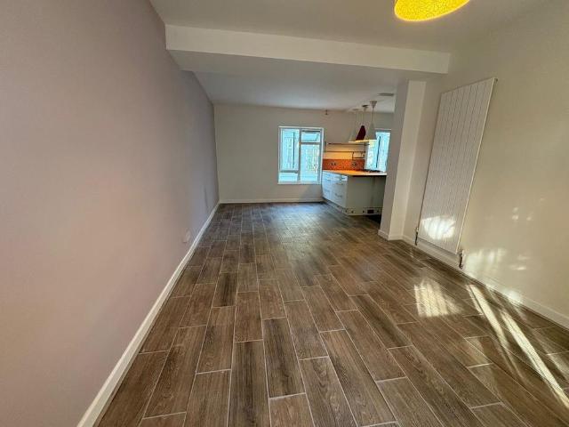 3 bedroom end of terrace house to rent