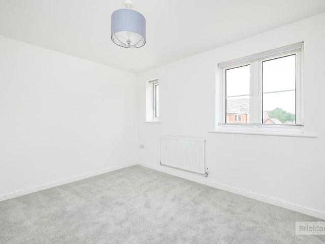 3 bedroom end of terrace house to rent