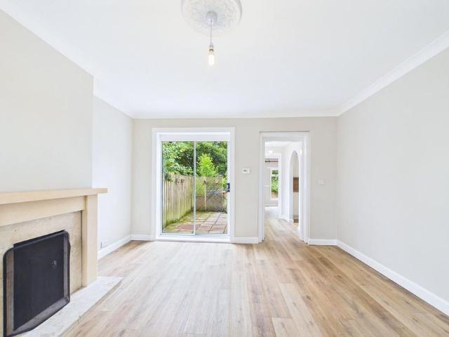 3 bedroom end of terrace house to rent