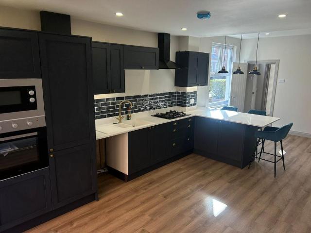 3 bedroom end of terrace house to rent