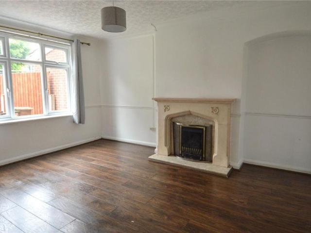 3 bedroom end of terrace house to rent