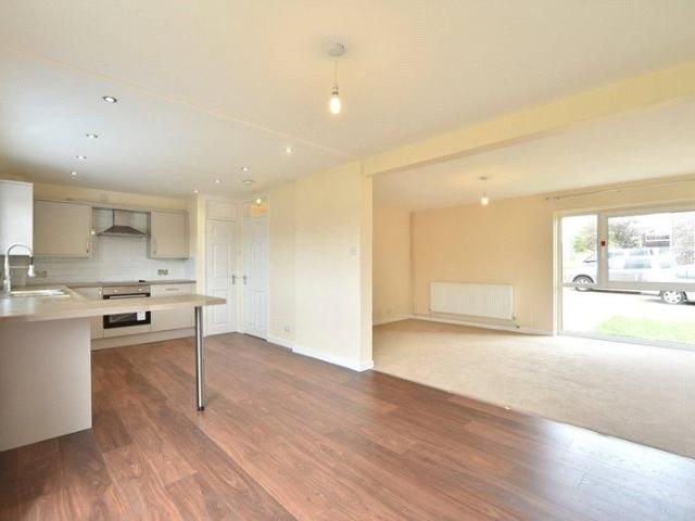 3 bedroom end of terrace house to rent