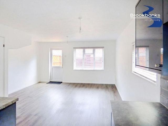 3 bedroom end of terrace house to rent