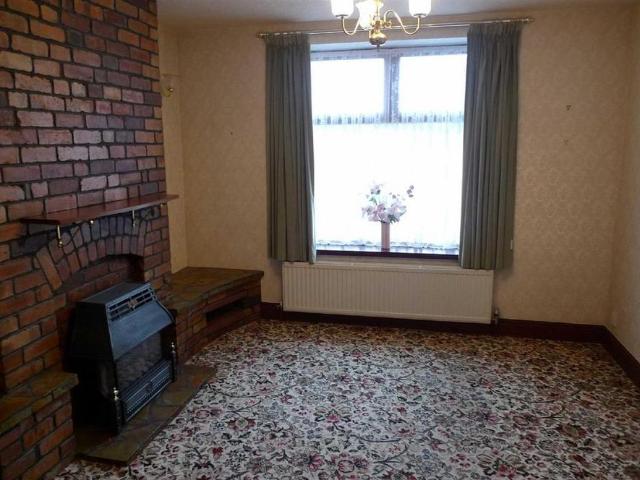 3 bedroom end of terrace house to rent