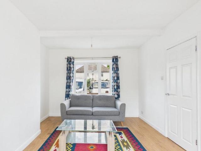 3 bedroom end of terrace house to rent