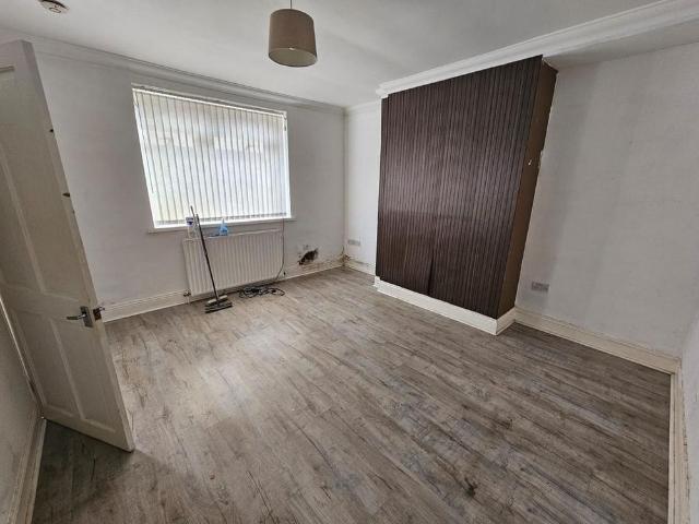3 bedroom end of terrace house to rent