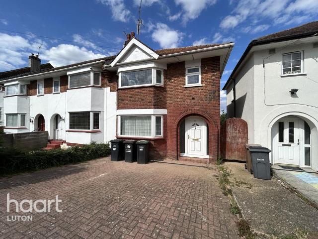 3 bedroom end of terrace house to rent