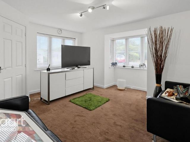 3 bedroom end of terrace house to rent