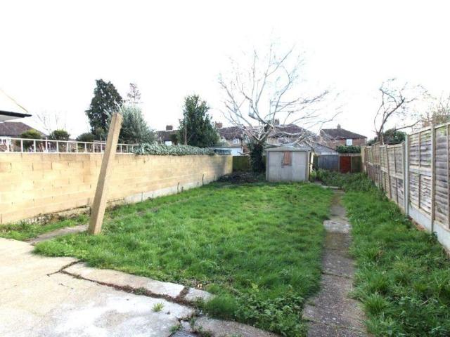 3 bedroom end of terrace house to rent