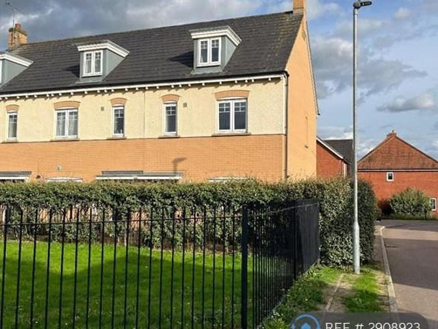 3 bedroom end of terrace house to rent