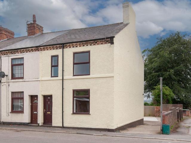 3 bedroom end of terrace house to rent
