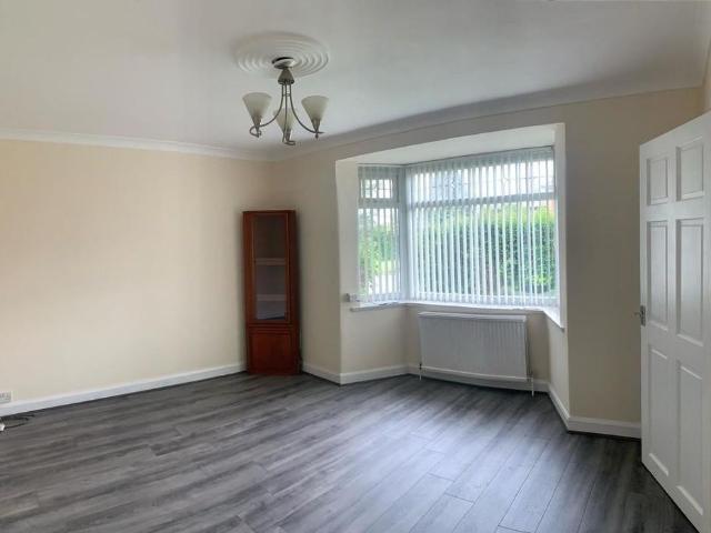 3 bedroom end of terrace house to rent