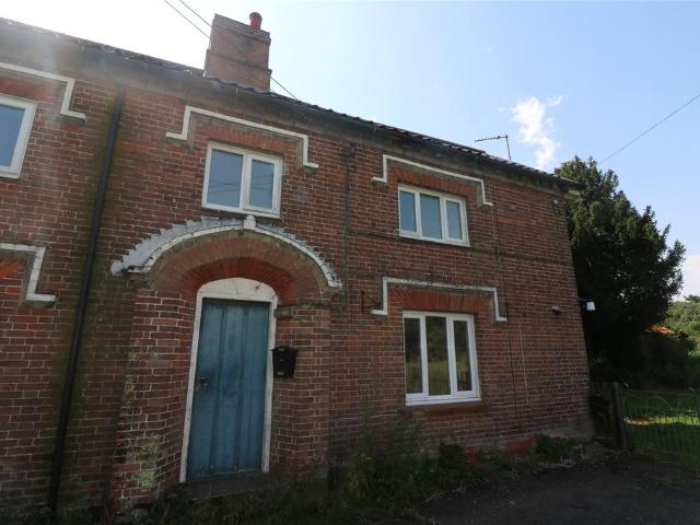 3 bedroom end of terrace house to rent