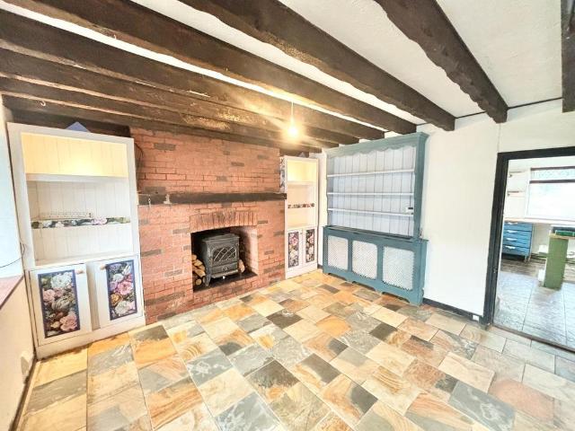3 bedroom end of terrace house to rent