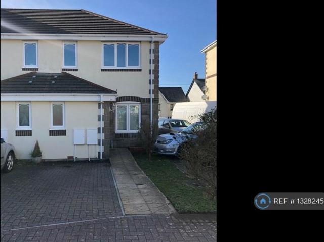 3 bedroom end of terrace house to rent
