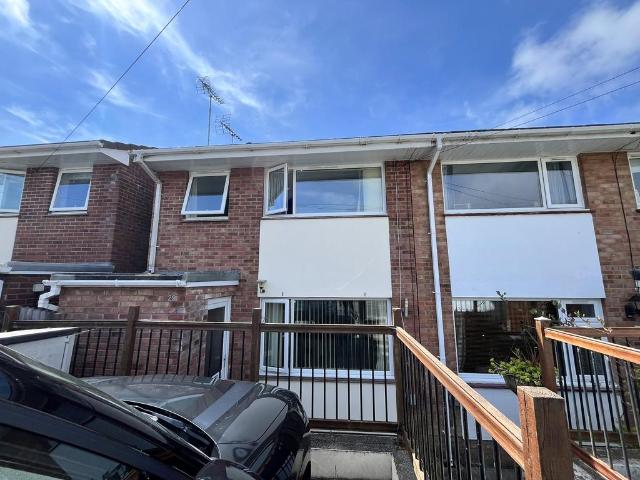 3 bedroom end of terrace house to rent