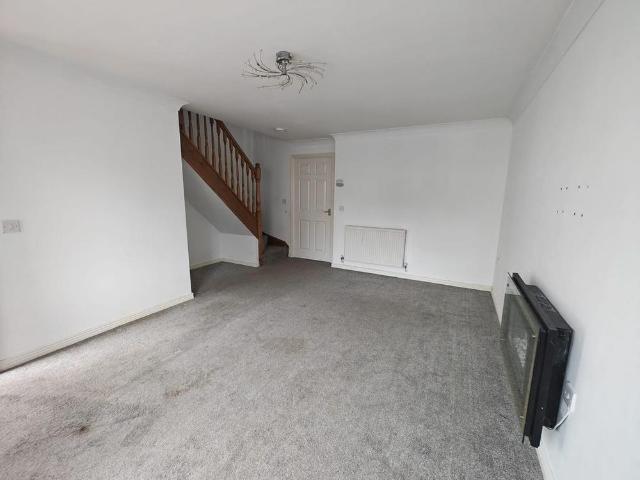 3 bedroom end of terrace house to rent