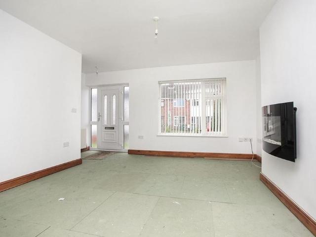 3 bedroom end of terrace house to rent
