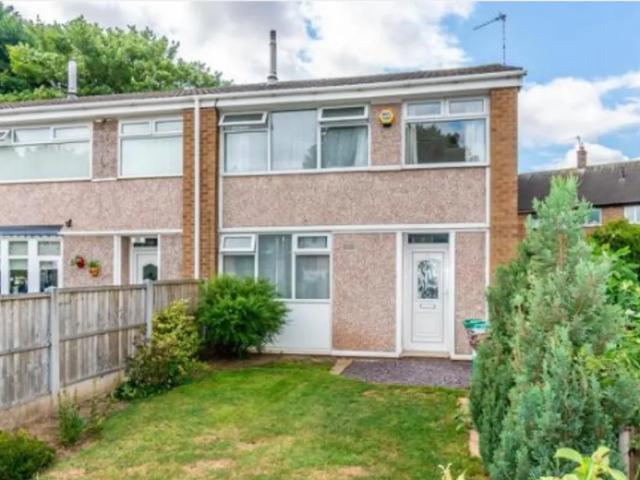 3 bedroom end of terrace house to rent