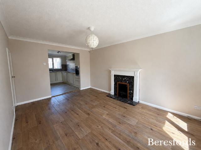 3 bedroom end of terrace house to rent