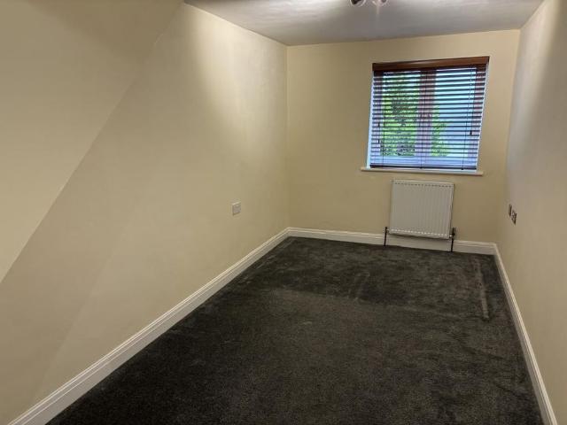3 bedroom end of terrace house to rent