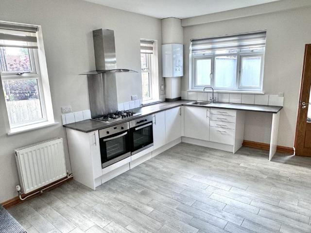 3 bedroom end of terrace house to rent