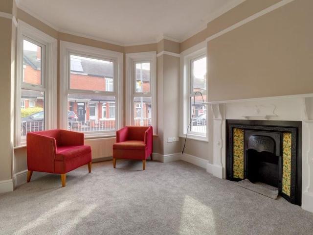 3 bedroom end of terrace house to rent